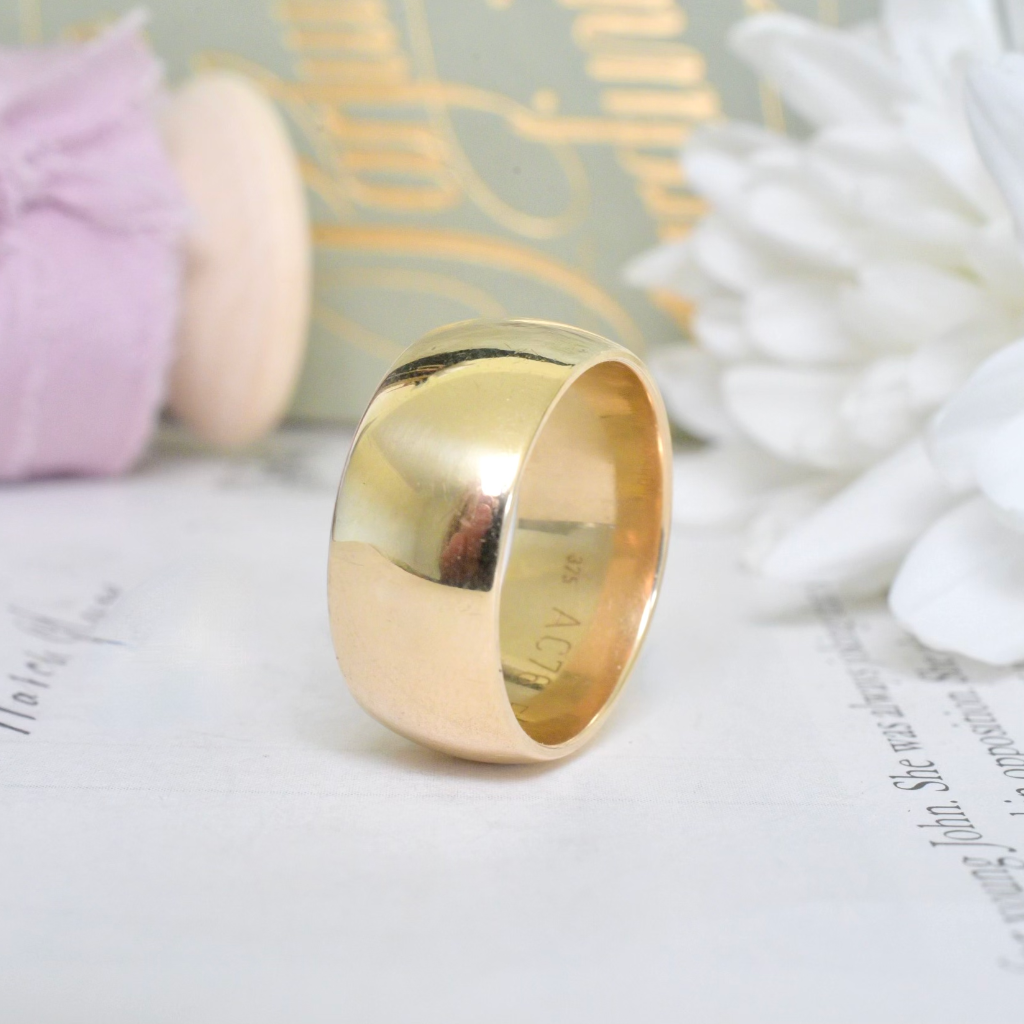Contemporary 9ct Yellow Gold ‘Cigar Band’ Ring - 9.5 Grams