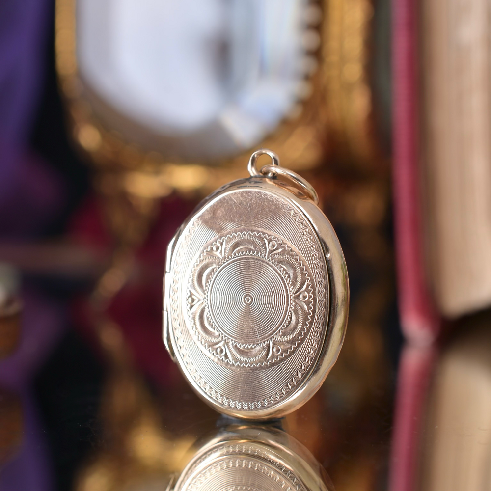 Antique Georgian/Early Victorian 9ct Rose Gold Engine Turned Locket